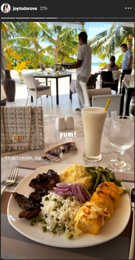 Национал заведе любимата си на Малдивите